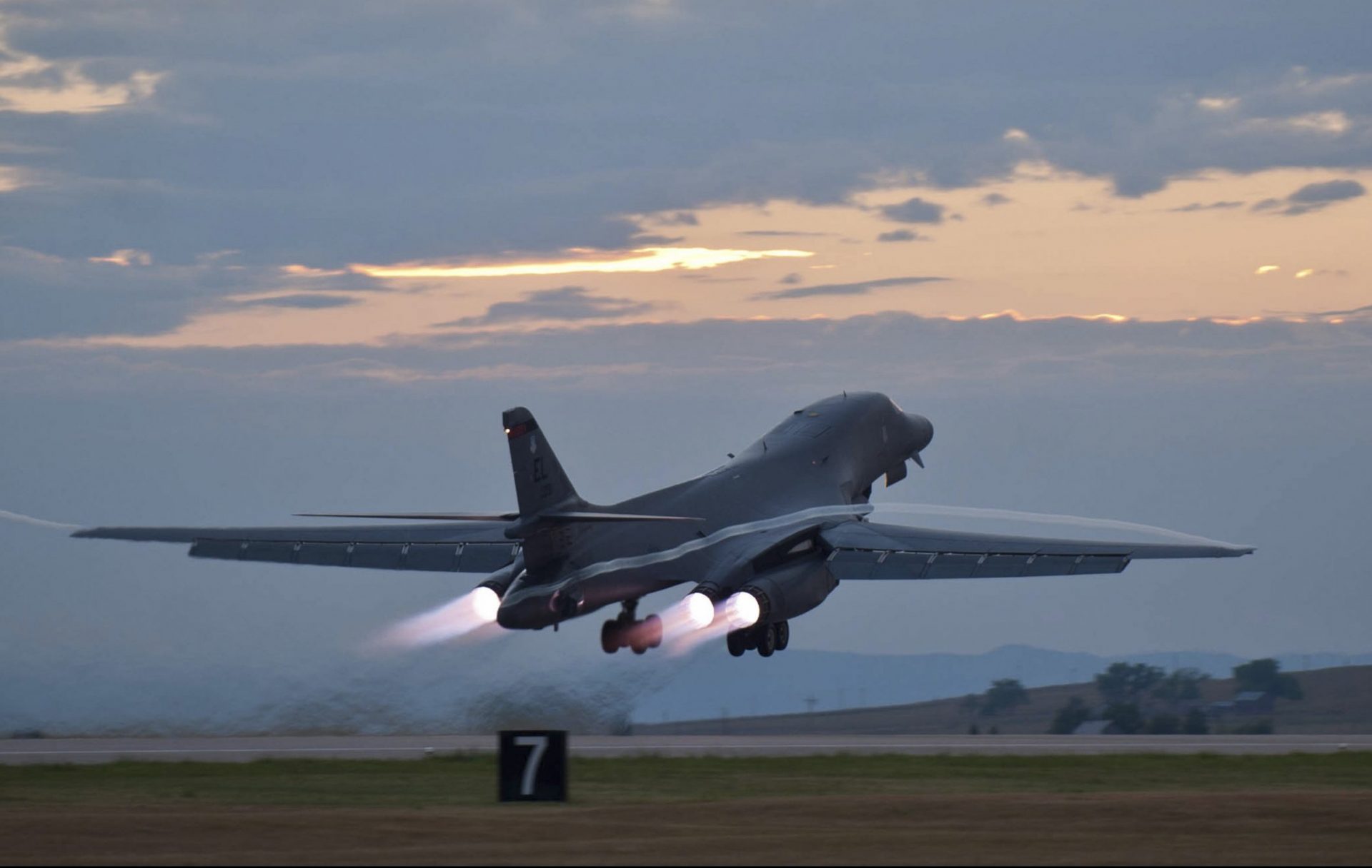 Russia announces successful test flight of the upgraded Tu-160M bomber ...