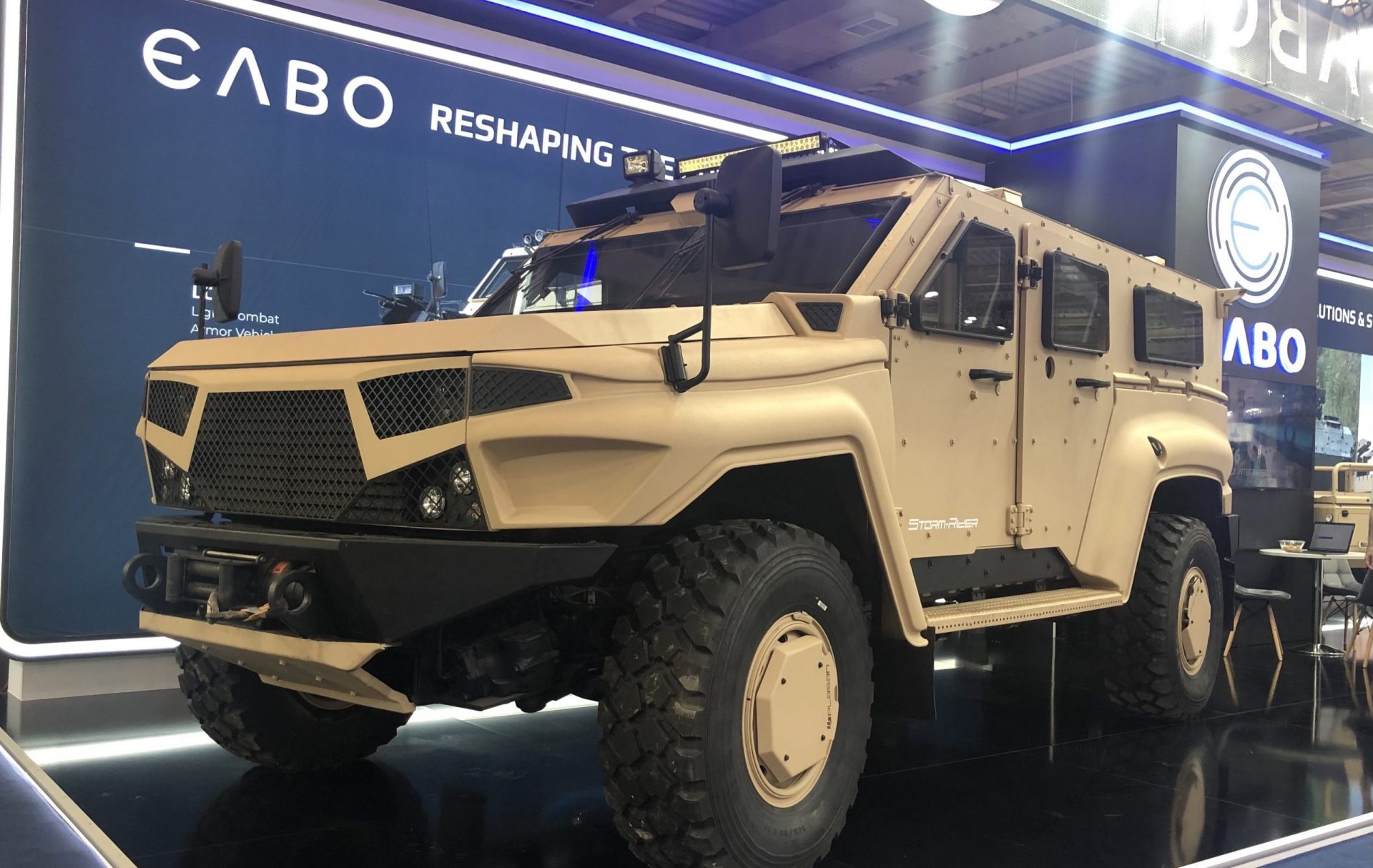 The Israeli company Plasan unveils its new light armored vehicle ...