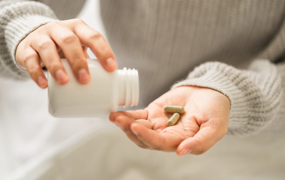 How excessive vitamin C intake affects the kidneys – Aljundi Journal ...