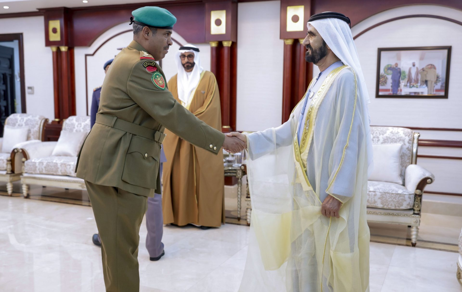 Mohammed bin Rashid meets with high-ranking military and police ...