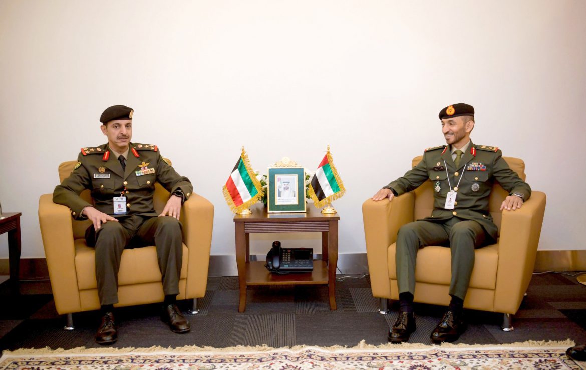 Commander of UAE Land Forces meets high-ranking officials at IDEX ...